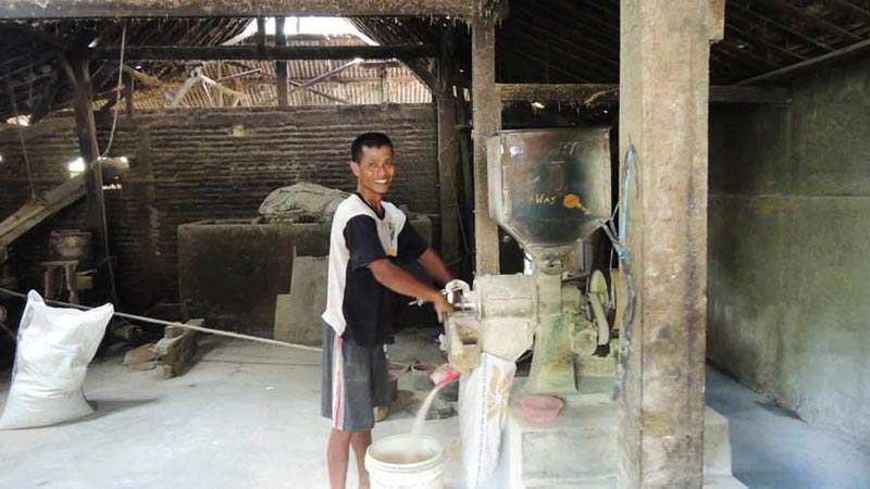 Jasa Penggilingan Telah Menyisihkan Alat Lesung Penumbuk Padi - KH