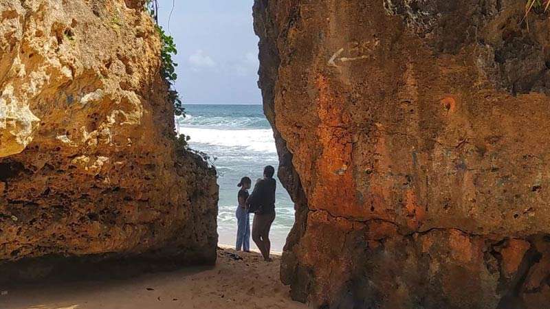 Keunikan Alam Gunungkidul: Pesona Tersembunyi Pantai Watu Lawang